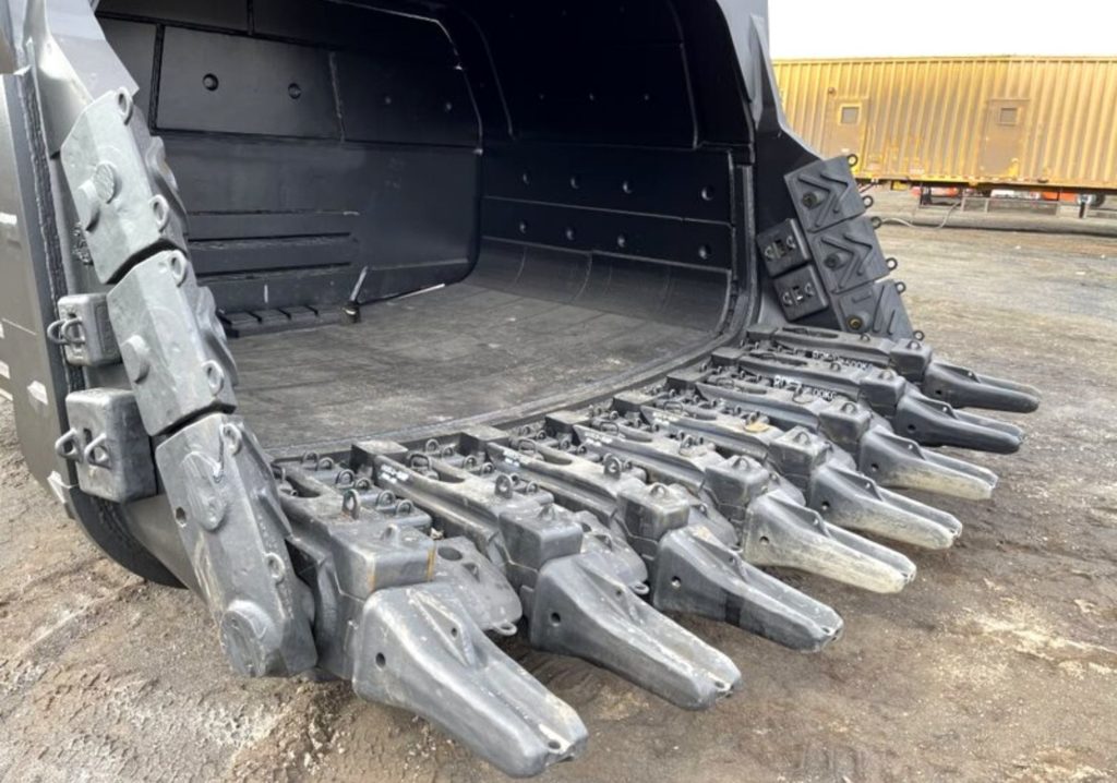 Mining Lip Systems for Surface Mining | CR Mining